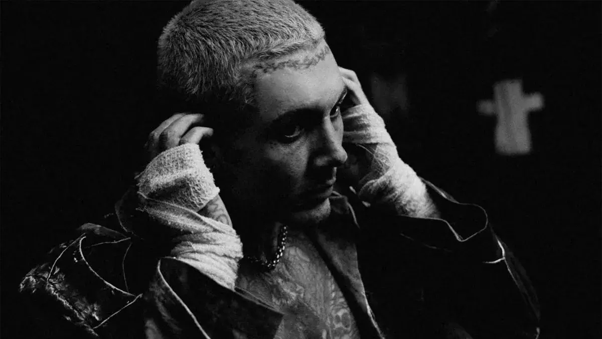Bring Me The Horizon Debut New Version Of "Black & Blue" From Their ...